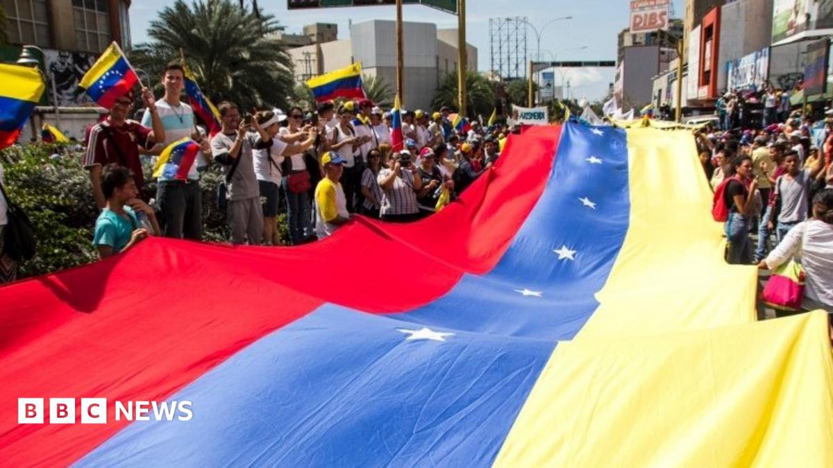 Venezuelan government frees five opposition politicians - BBC News