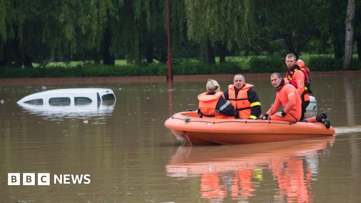Heavy rain brings floods to northern France - BBC News