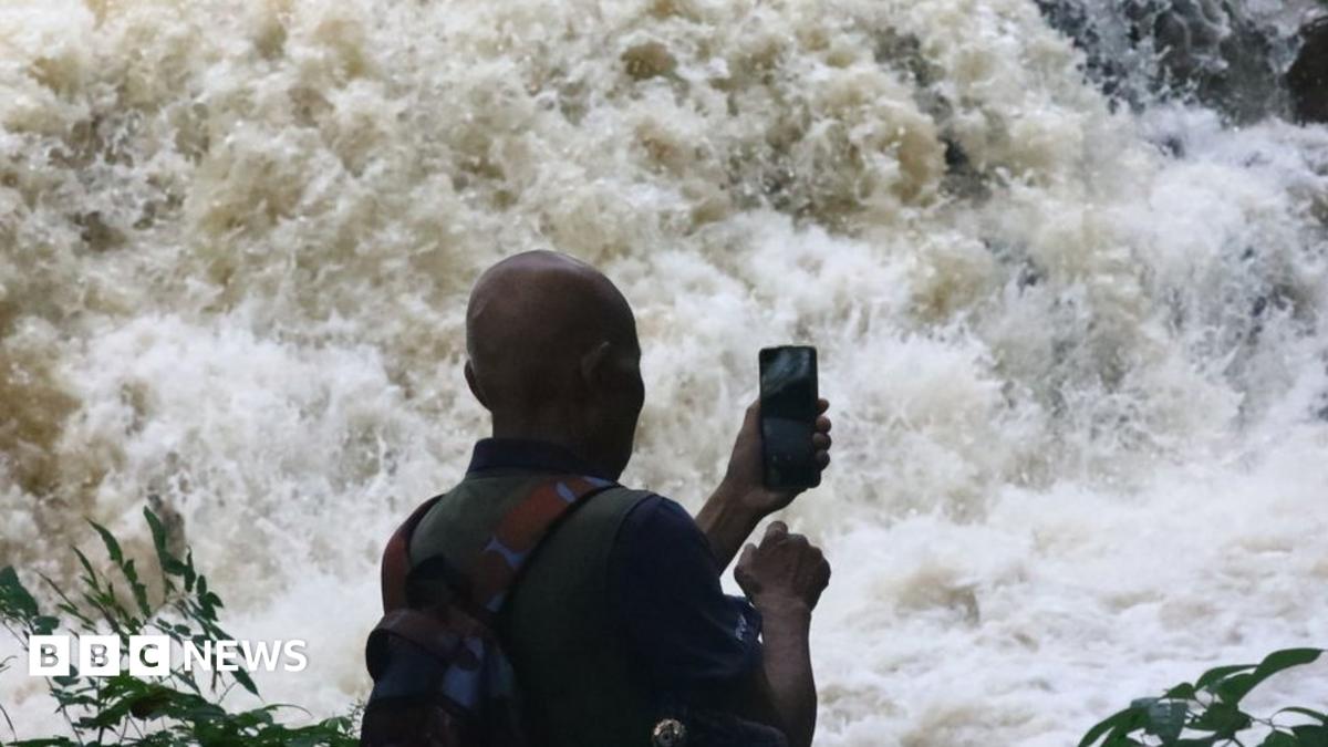 Typhoon Talim lashes China as extreme weather grips Asia - BBC News