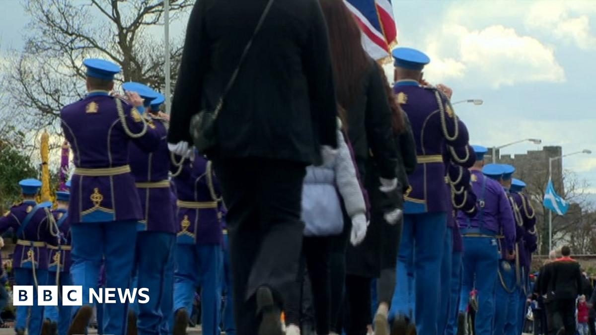 Belfast parade: Officer used CS spray 'after being attacked', PSNI say ...