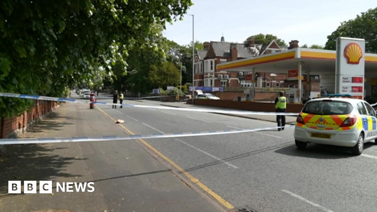 Three more arrests in Wolverhampton murder probe - BBC News