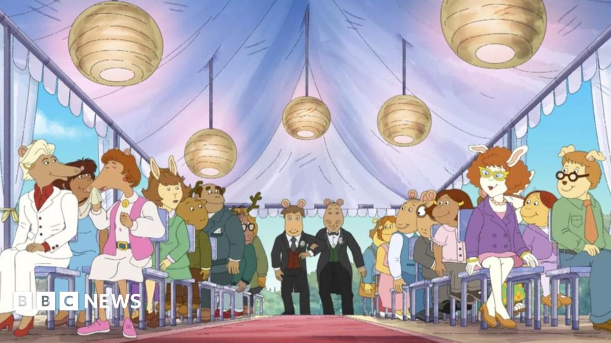 Arthur teacher comes out in children's cartoon series - BBC News