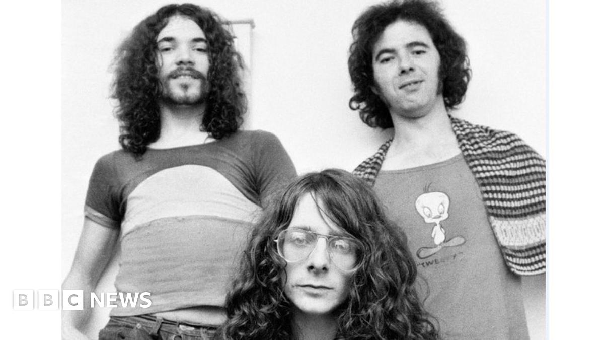 Budgie rocker Ray Phillips: 'Metallica helped save me' - BBC News