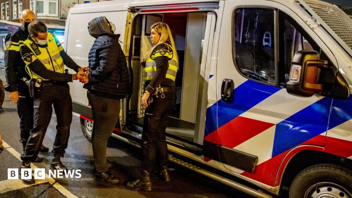 Covid: Dutch crisis as court orders end to Covid curfew - BBC News