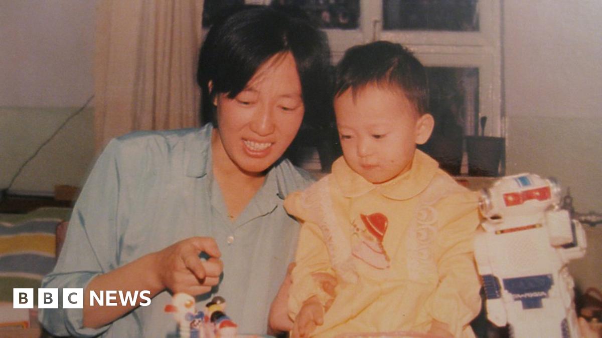 The personal cost of China's one-child policy endures - BBC News