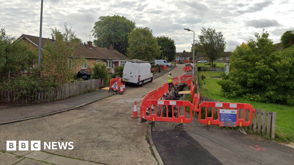 Leicester: Murder charge after woman found dead at house - BBC News