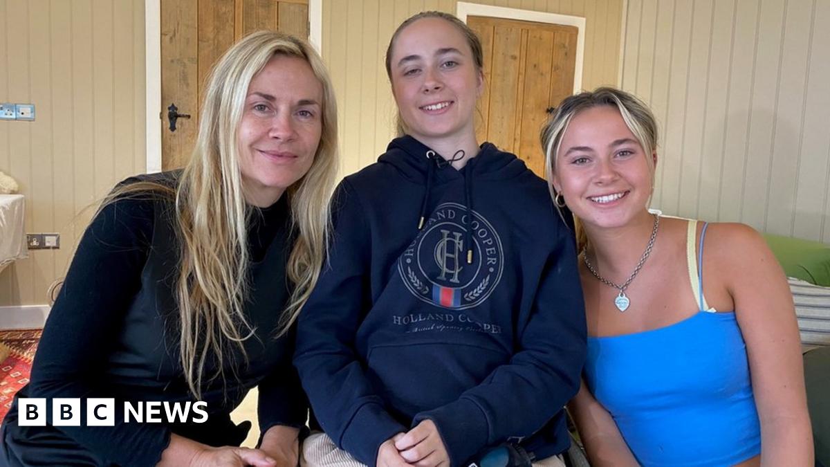 Hopes US treatment can help paralysed horse-rider - BBC News