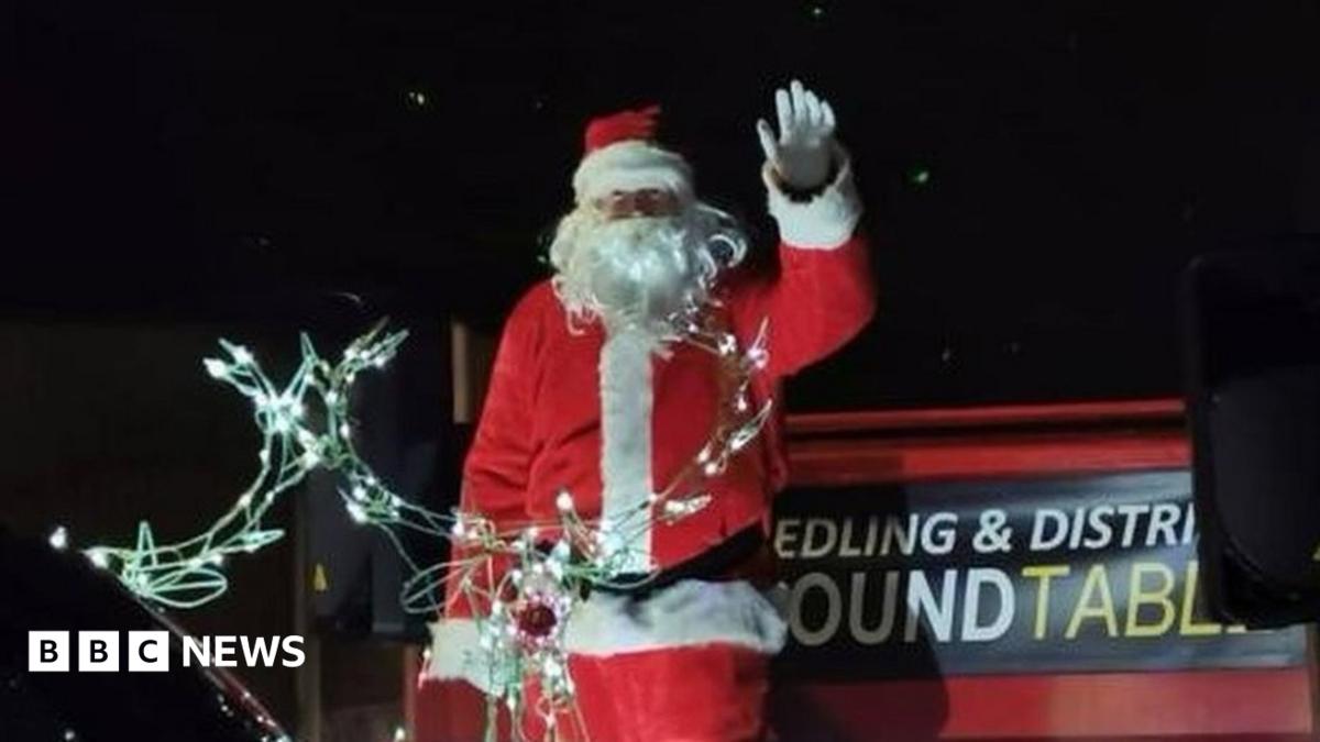 Mapperley: Santa's elf needed surgery after being hit by car - BBC News