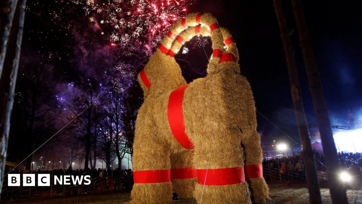 Sweden Gavlebocken: Giant Christmas goat doesn't last a day - BBC News