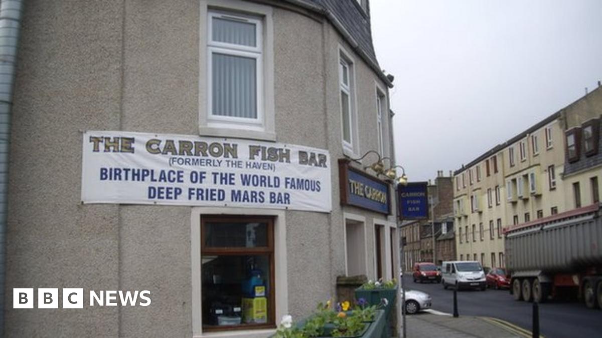 'Birthplace of the deep fried Mars bar' banner is banned - BBC News