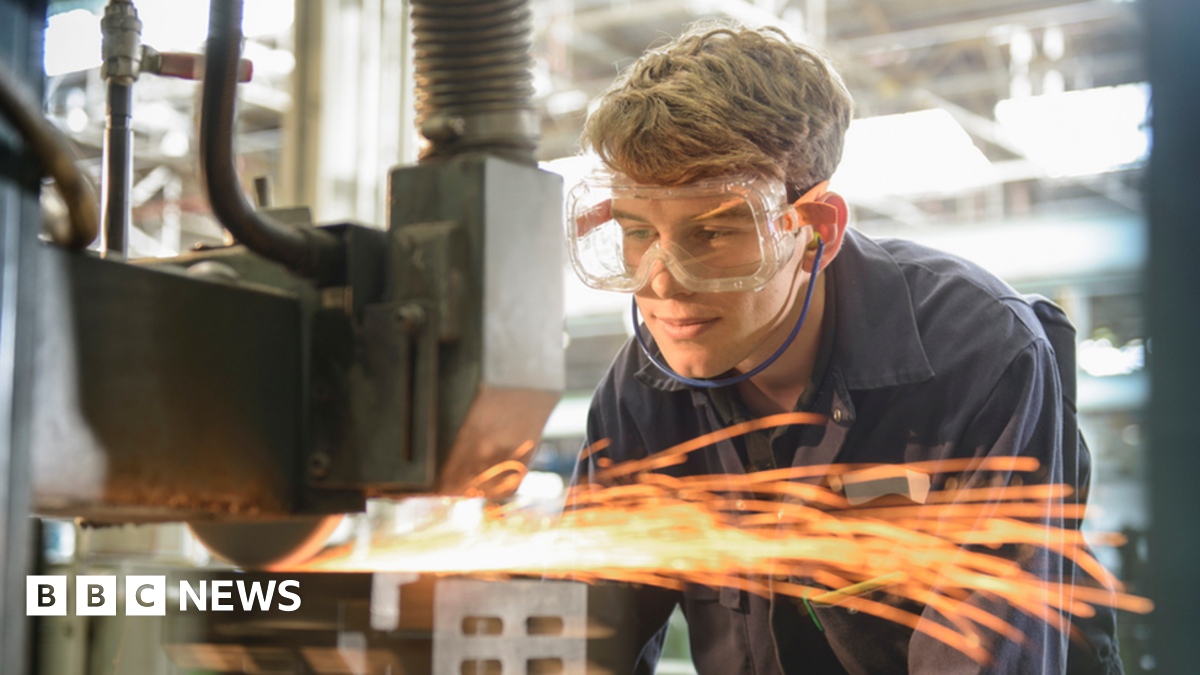 UK economy made stronger recovery during Covid - BBC News