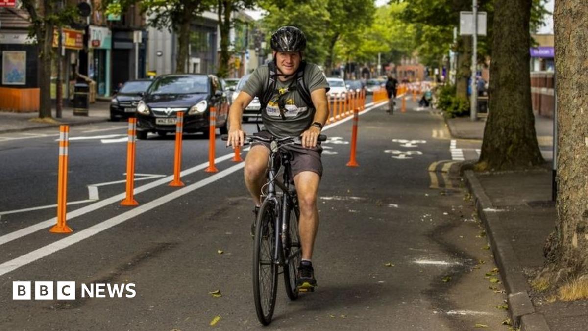 Coronavirus: GPs to prescribe cycling in new obesity strategy - BBC News