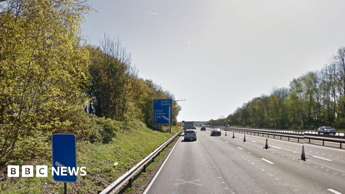 M4 motorway shut by hand wipes and diesel spillage - BBC News