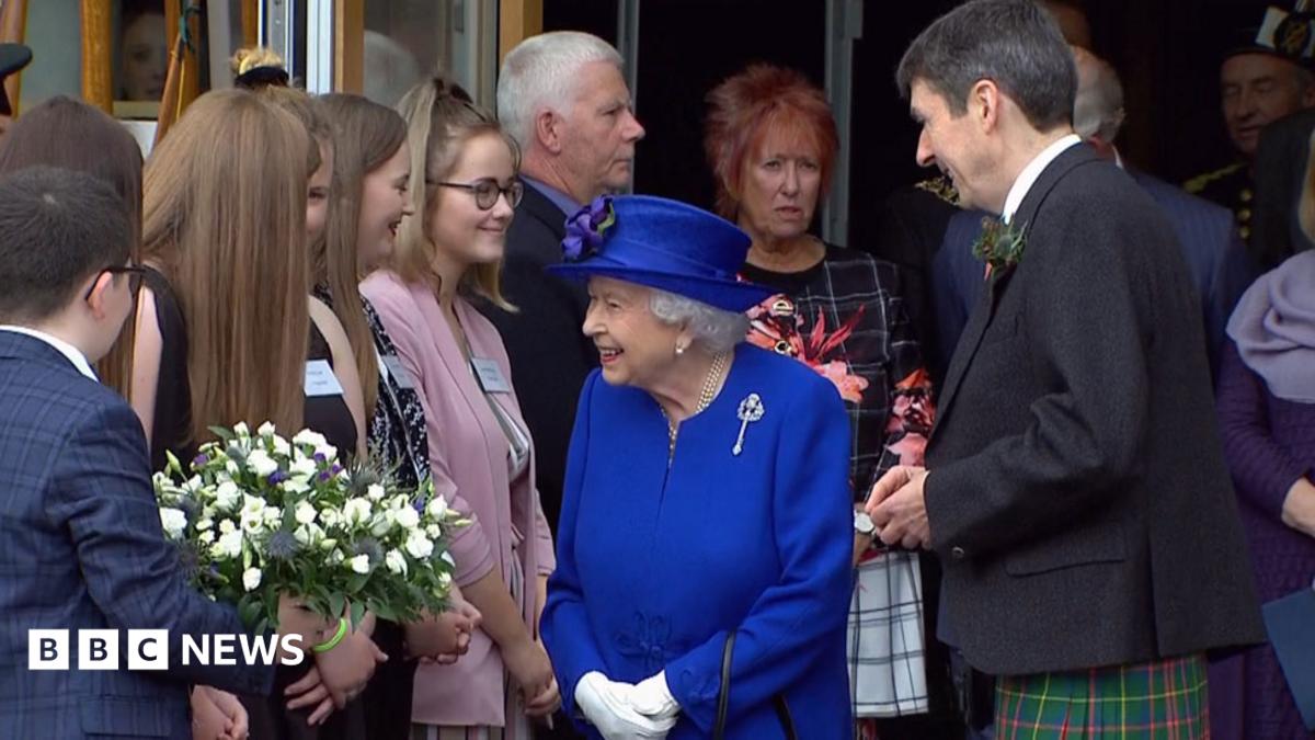 Queen marks 20 years of the Scottish Parliament - BBC News