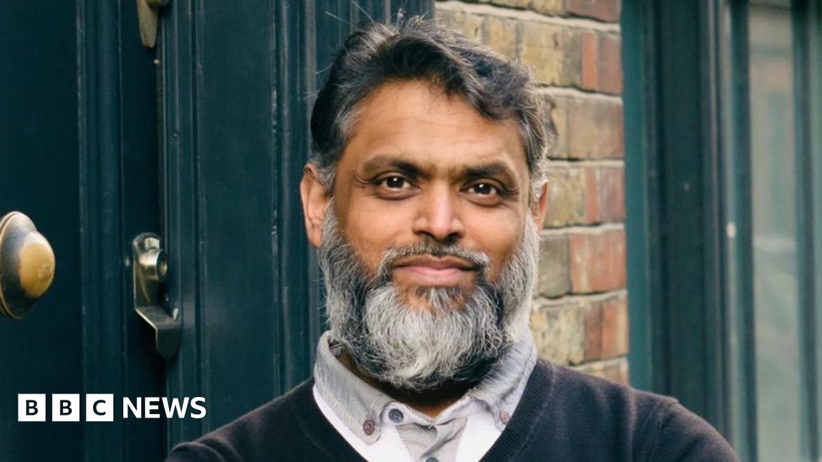 Times apologises over Reading knife attack slur - BBC News