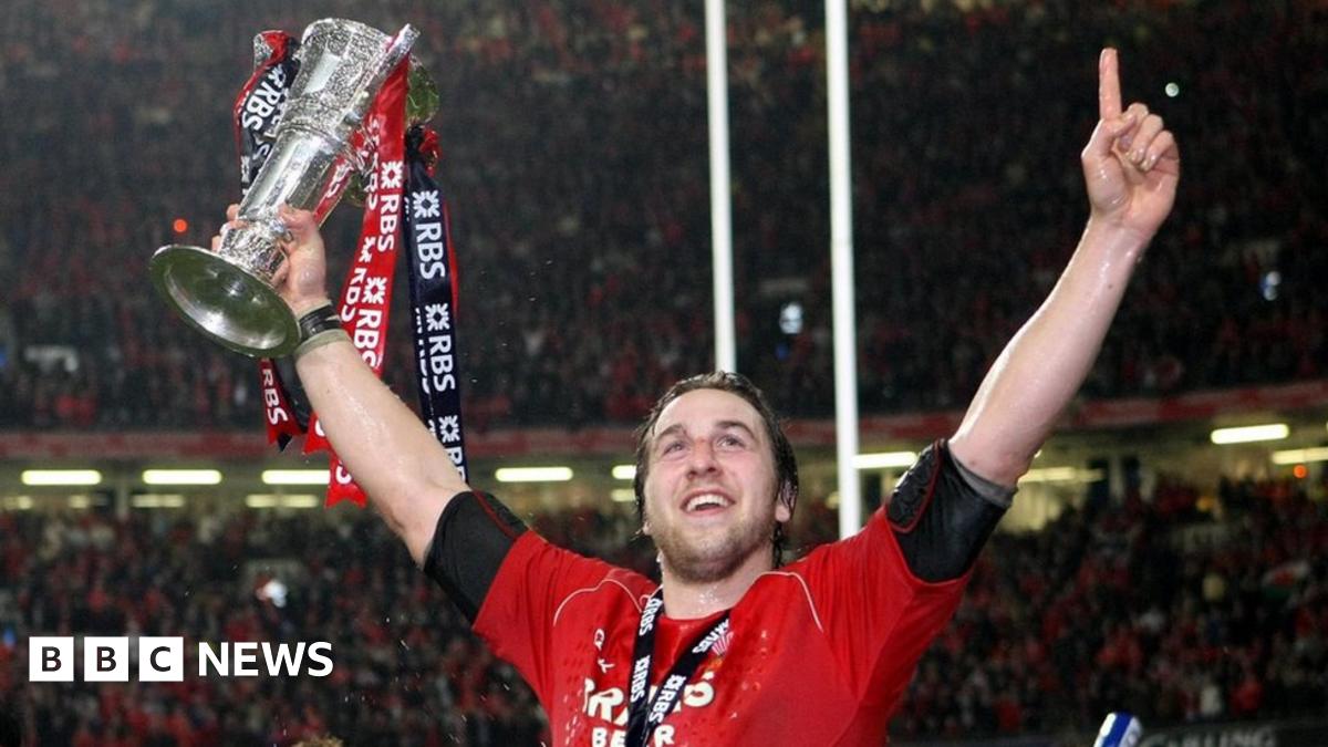 Head injuries: Nearly 300 rugby players suing over brain damage - BBC News