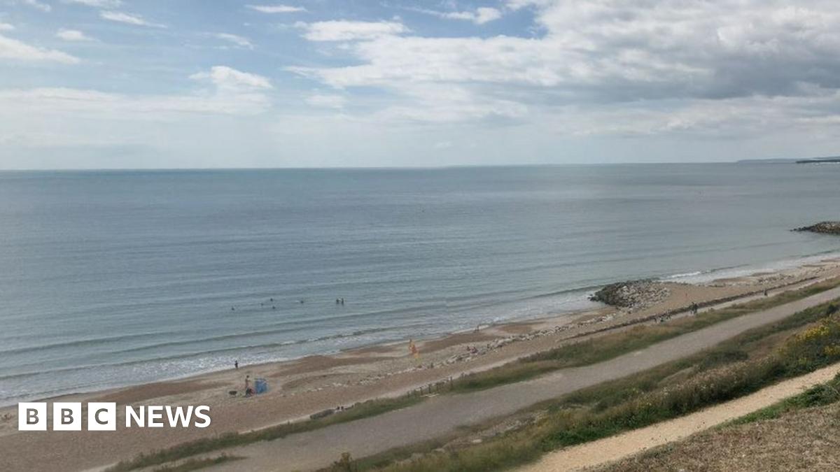 Highcliffe beach 'bomb' was an item of 'rubbish' - BBC News