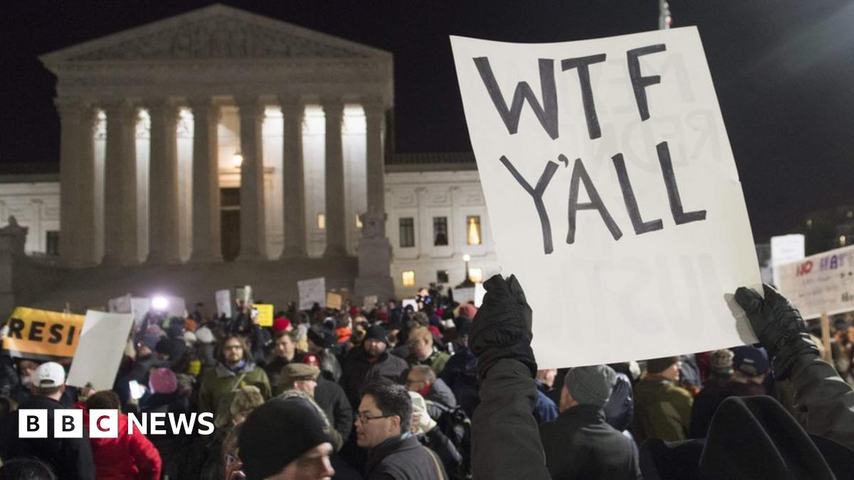 Taking on Trump: Is the US facing a constitutional crisis? - BBC News