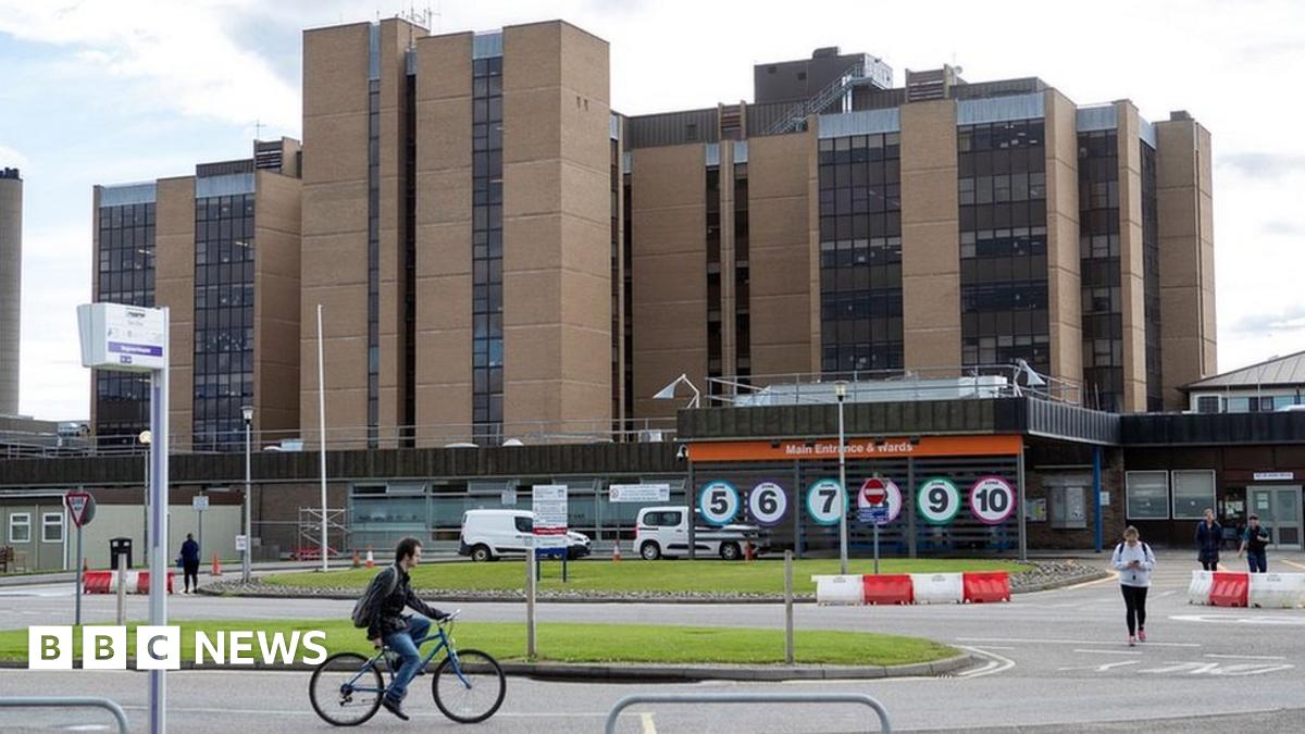 All new NHS building projects in Scotland put on hold - BBC News