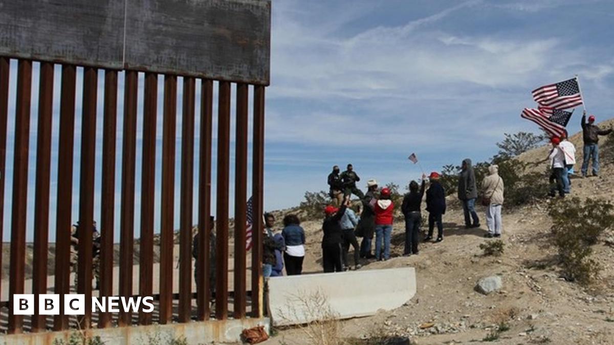 US shutdown looms as border talks stall ahead of deadline - BBC News