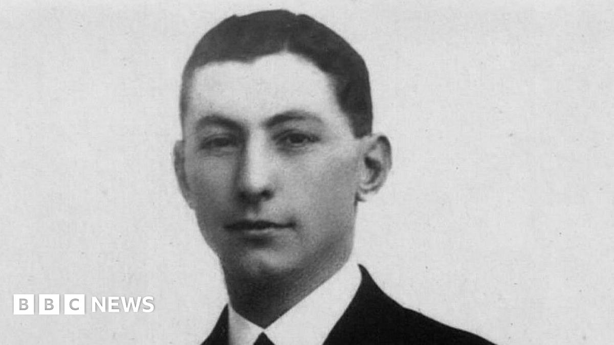 Witton Park remembers WW1 VC hero George Bradford - BBC News