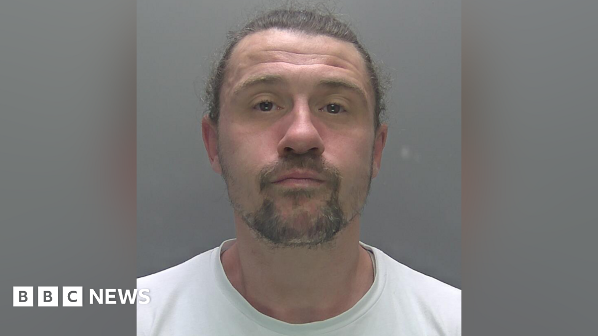 Patrick Muddiman jailed for attacking victim with candle holder - BBC News