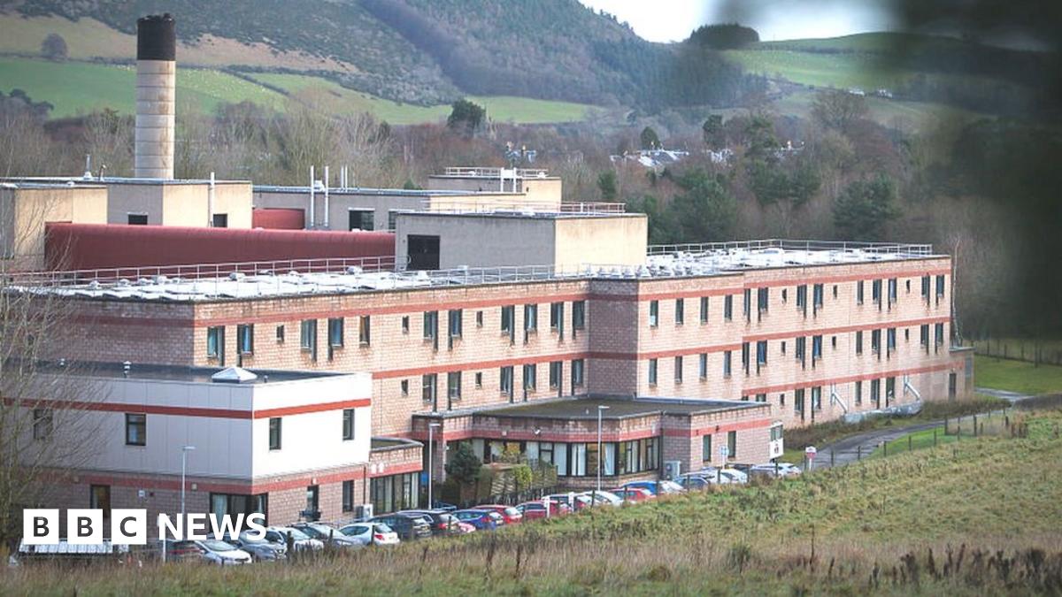 Public plea as NHS Borders bed-blocking hits record high - BBC News