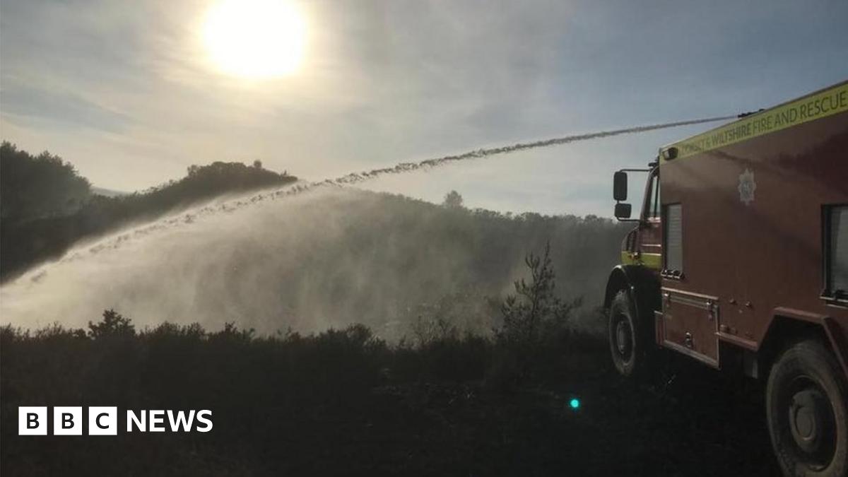 Wareham Forest fire flare-ups continue to spread after six days - BBC News