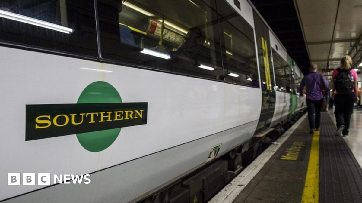 London Mayor urges takeover of 'failing' Southern rail - BBC News