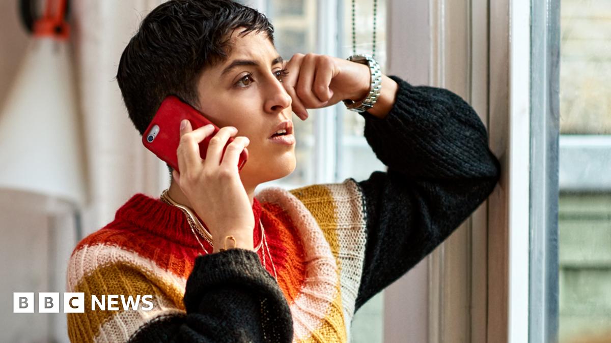 HMRC slammed as phone line waits get even longer - BBC News