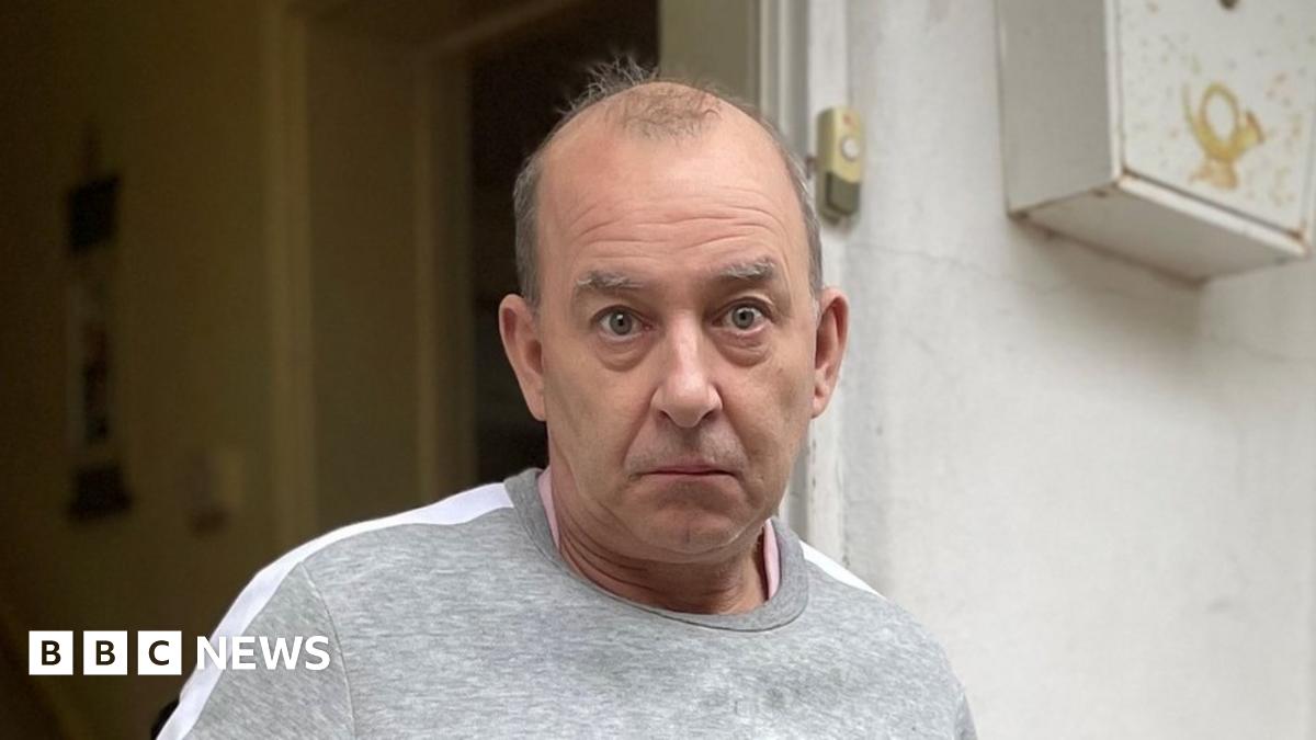Buckinghamshire man with MND still waiting for repairs - BBC News