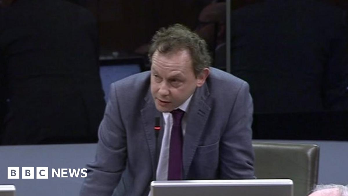 UKIP AM Gareth Bennett's speech ban is lifted - BBC News