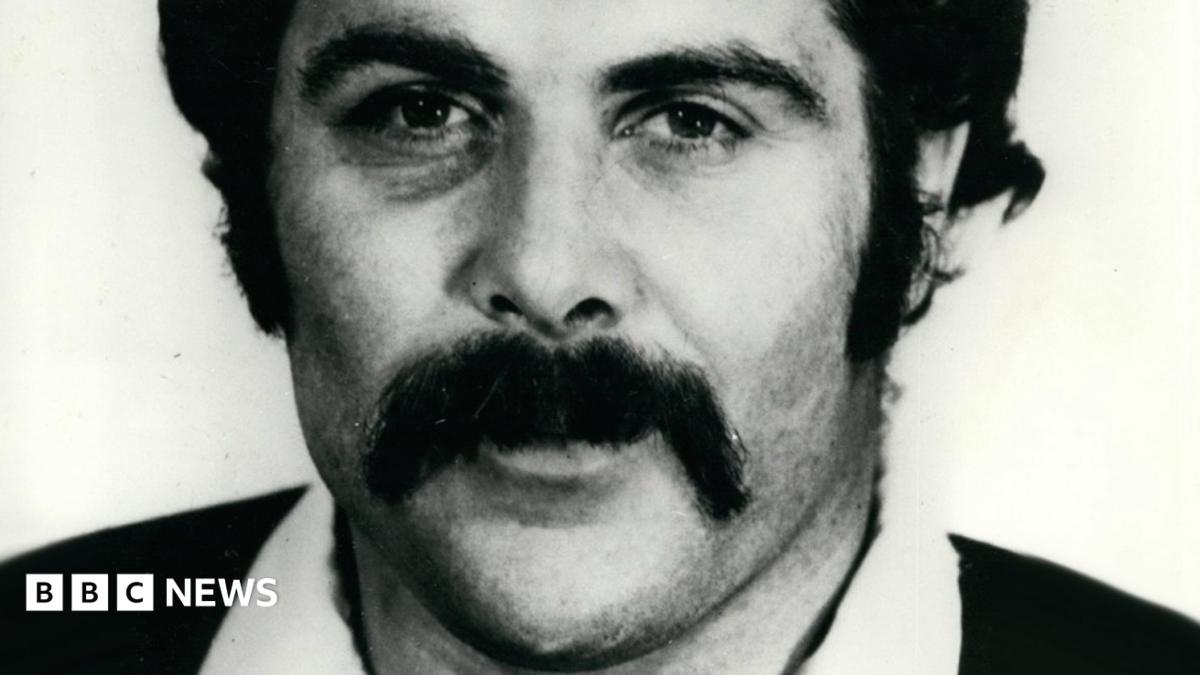 Obituary: Keith Murdoch, the disgraced All Black who disappeared - BBC News