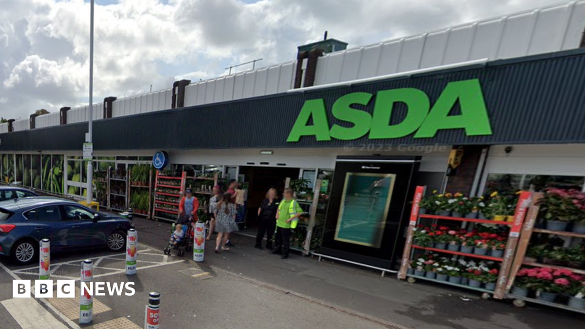 Asda Gosport strike: GMB union workers strike for 48 hours - BBC News