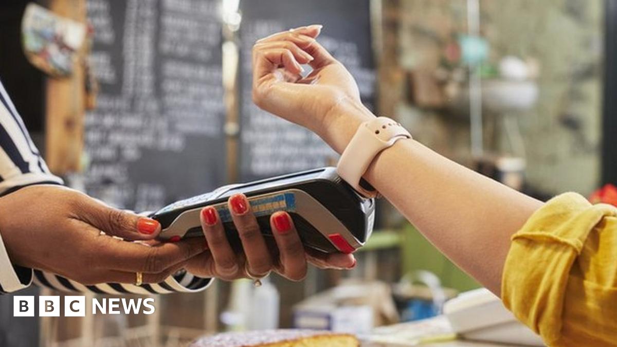 London turning cashless faster than rest of UK, figures show - BBC News