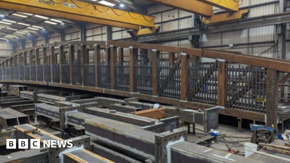 New bridge over A30 in Cornwall revealed to public - BBC News