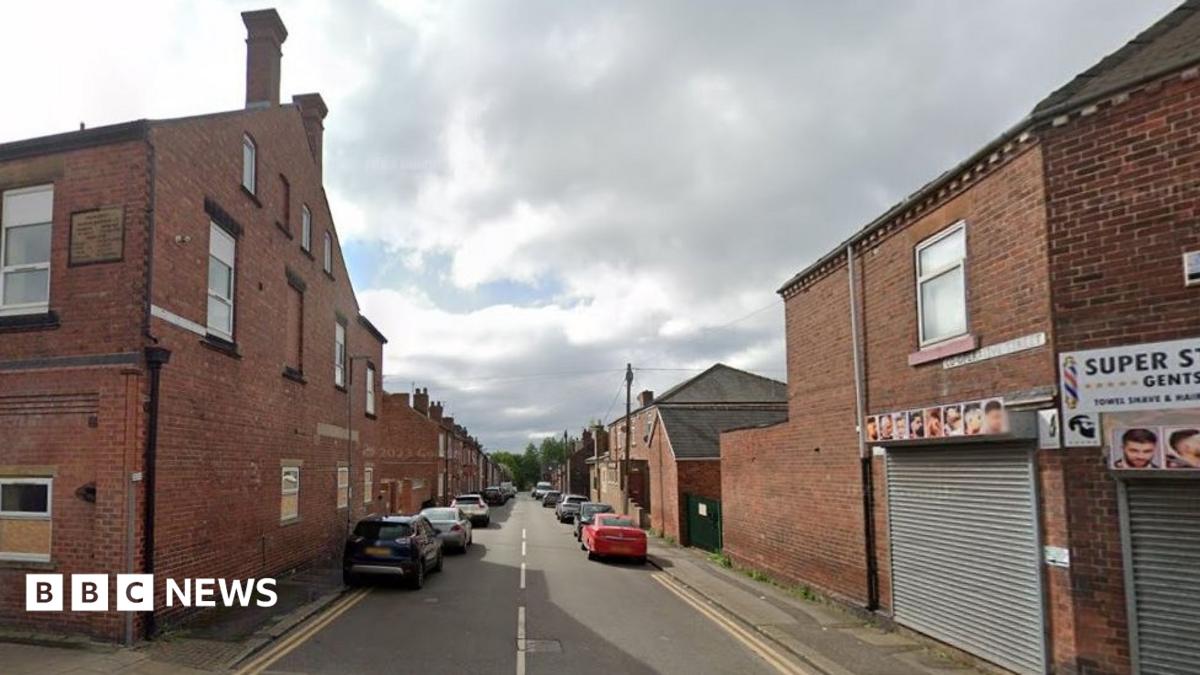 Goldthorpe: Murder arrest after man stabbed to death - BBC News