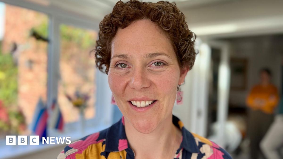 Personalised hospital breast cancer programme widened - BBC News