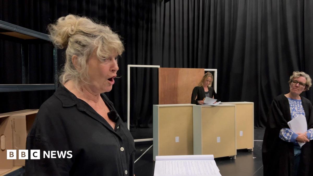 Post Office Horizon scandal: New play to make its debut - BBC News