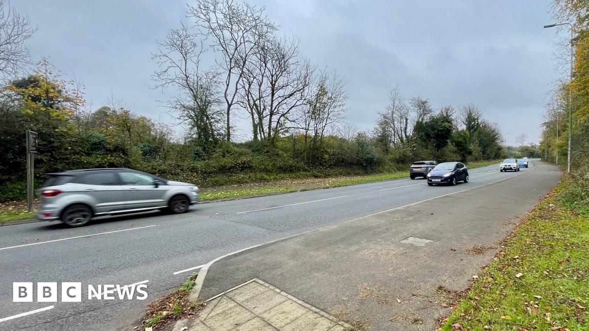 Barry crash leaves two women dead and one man critical - BBC News