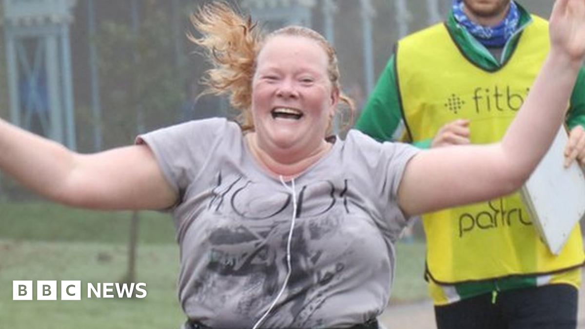 Parkrun: Inspirational last-place runner goes viral - BBC News