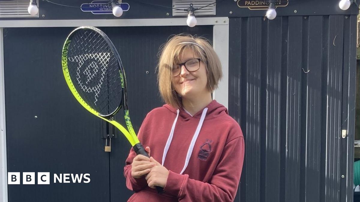 Nottingham woman's hockey club cardiac arrest prompts fundraiser - BBC News