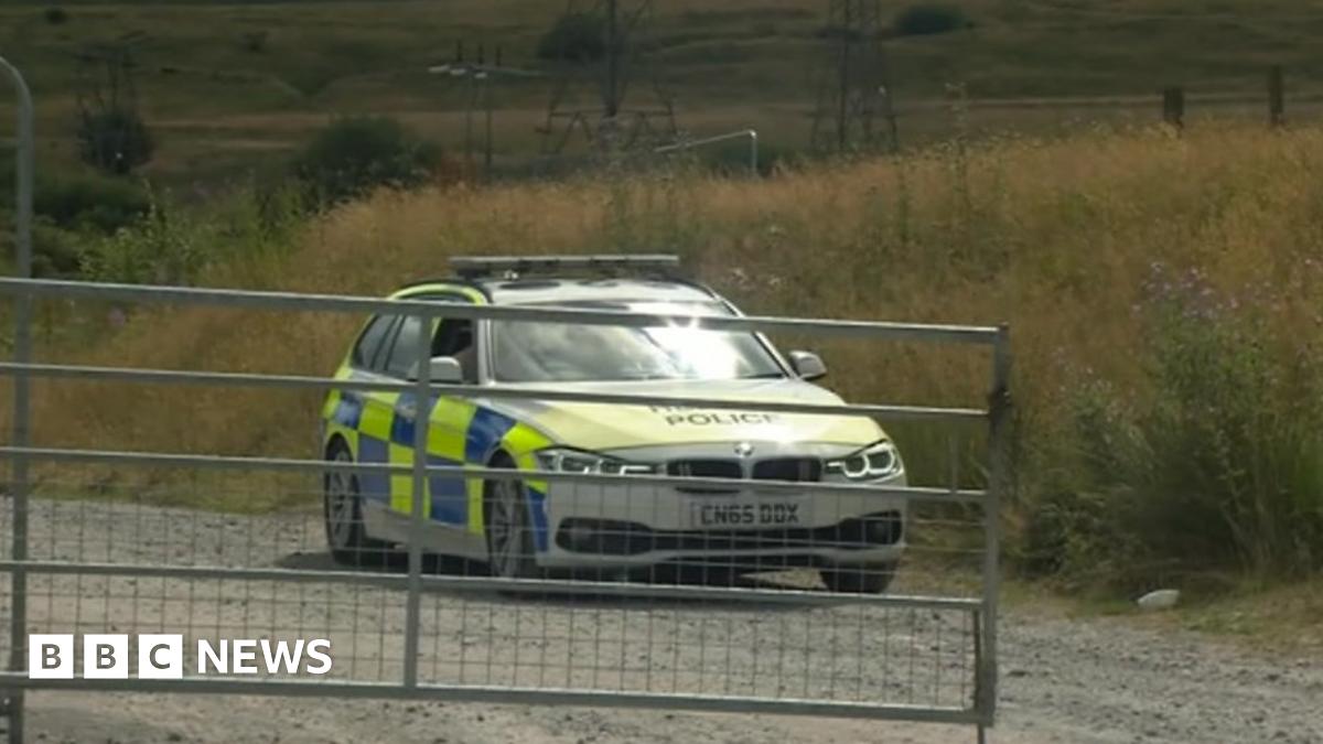 Hundreds at illegal wind farm rave in Hirwaun - BBC News