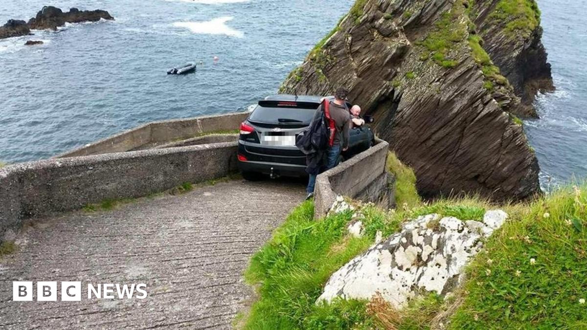 County Kerry: Driver 'stuck in car' after getting wedged in walkway - BBC News