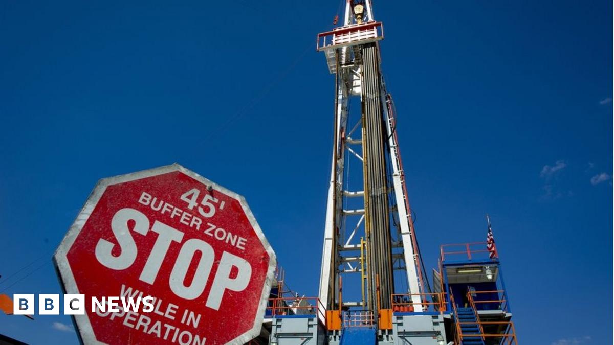 Thousands of spills at US oil and gas fracking sites - BBC News