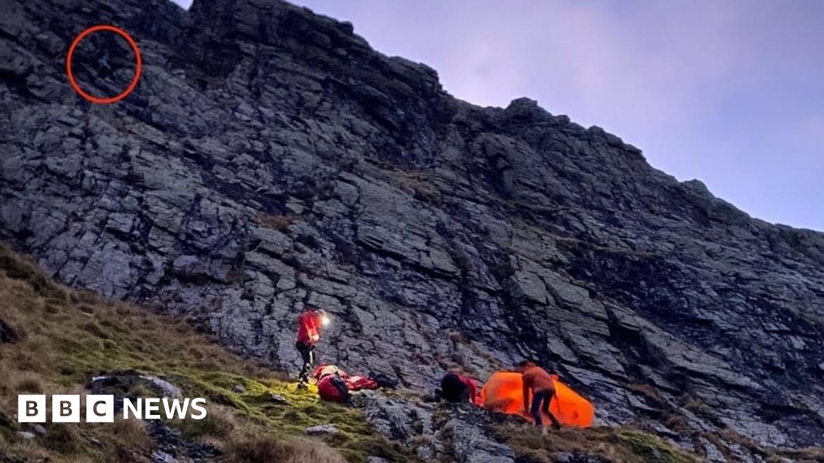 Lake District rescue: Second-date couple in mountain fall - BBC News
