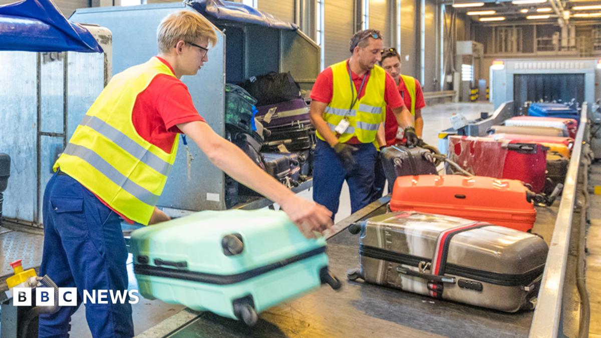 Lost luggage showing signs of recovery after hitting 10-year high - BBC ...