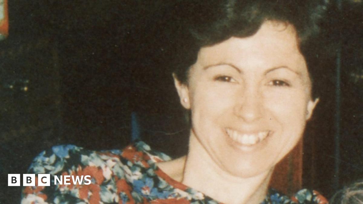Lyn Bryant murder: New appeal 25 years after stabbing - BBC News