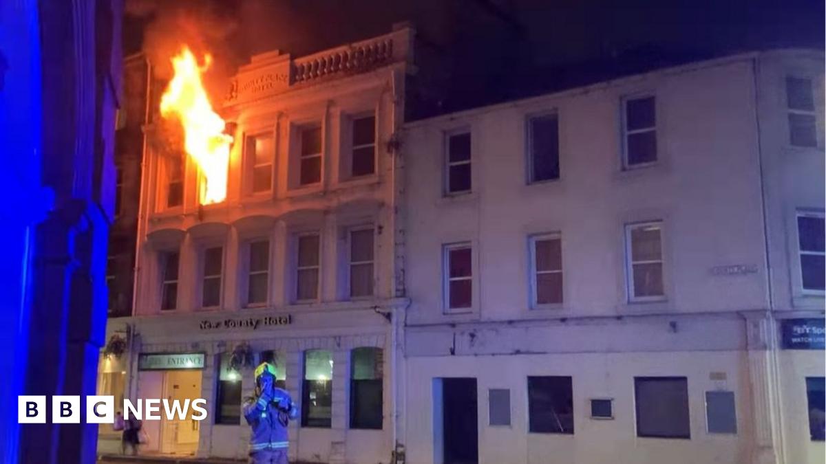Perth hotel fire: Three dead in blaze at New County Hotel - BBC News