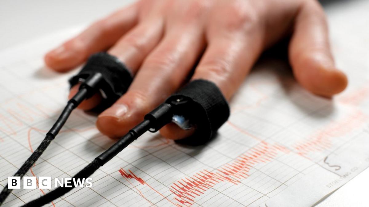 An ex-FBI interrogator's tips on handling debate lies - BBC News